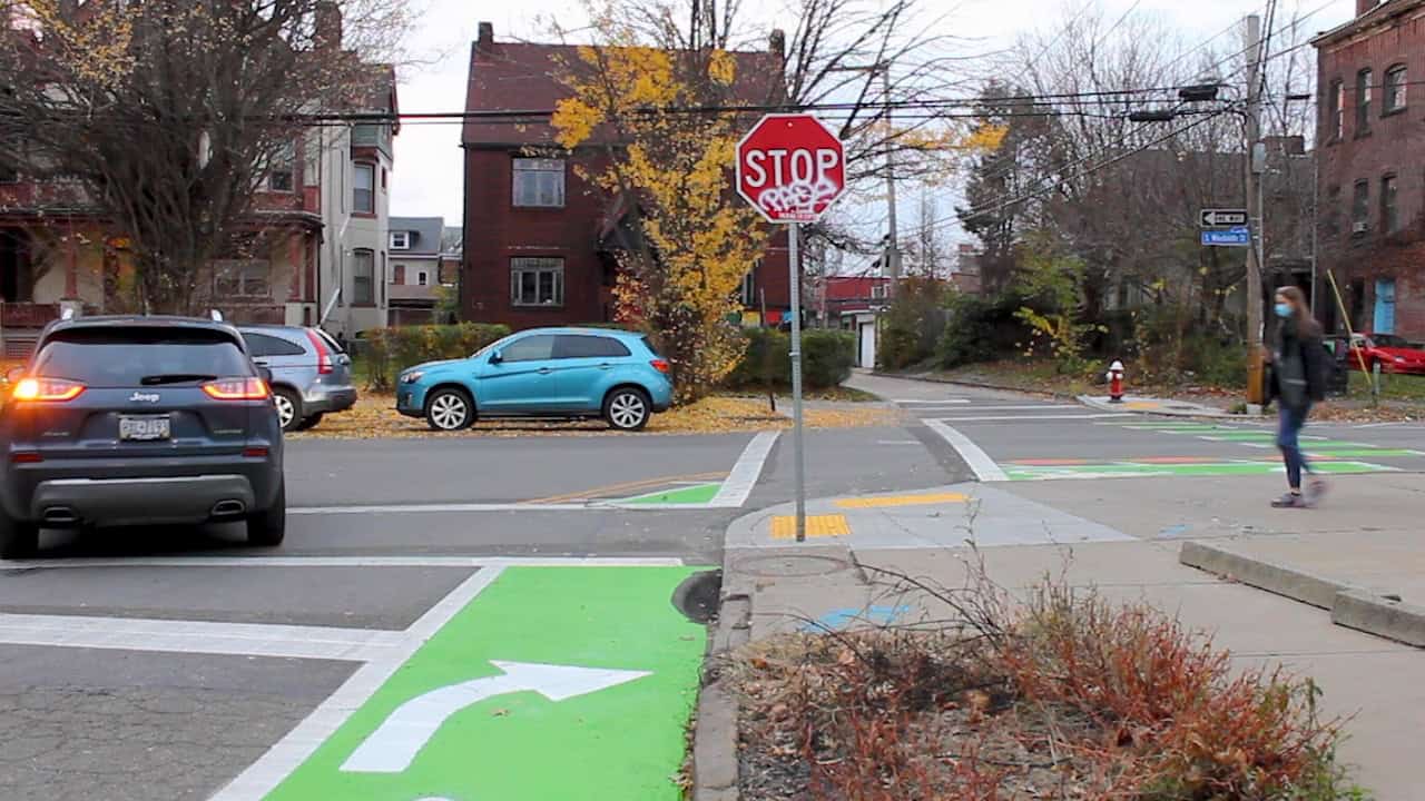 How to use a Contra-flow Bike Turn Box - BikePGH : BikePGH